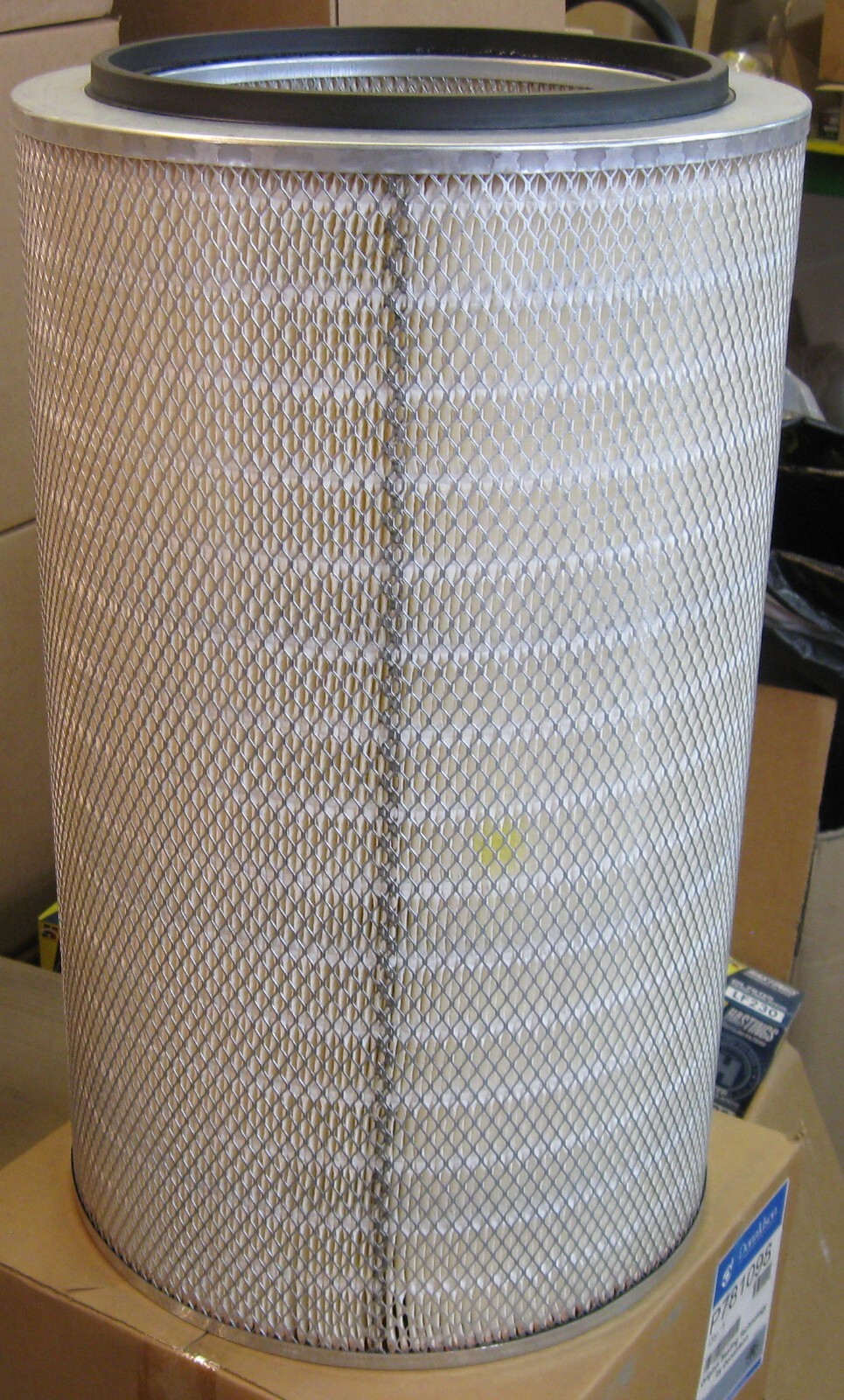 FLEETGUARD 8200015 - Air filter cross reference