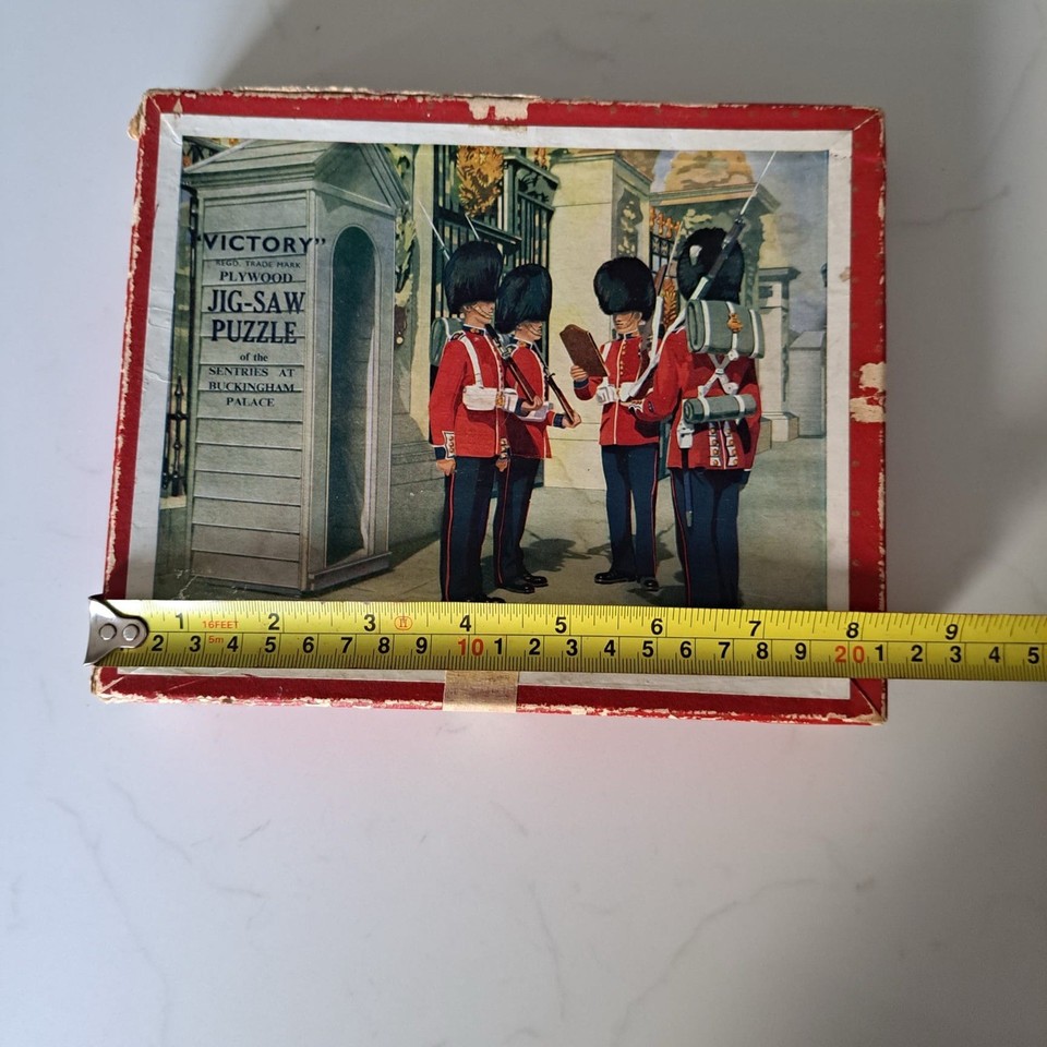 Victory Wooden Jigsaw Puzzle The Sentries Of Buckingham Palace Vintage ...