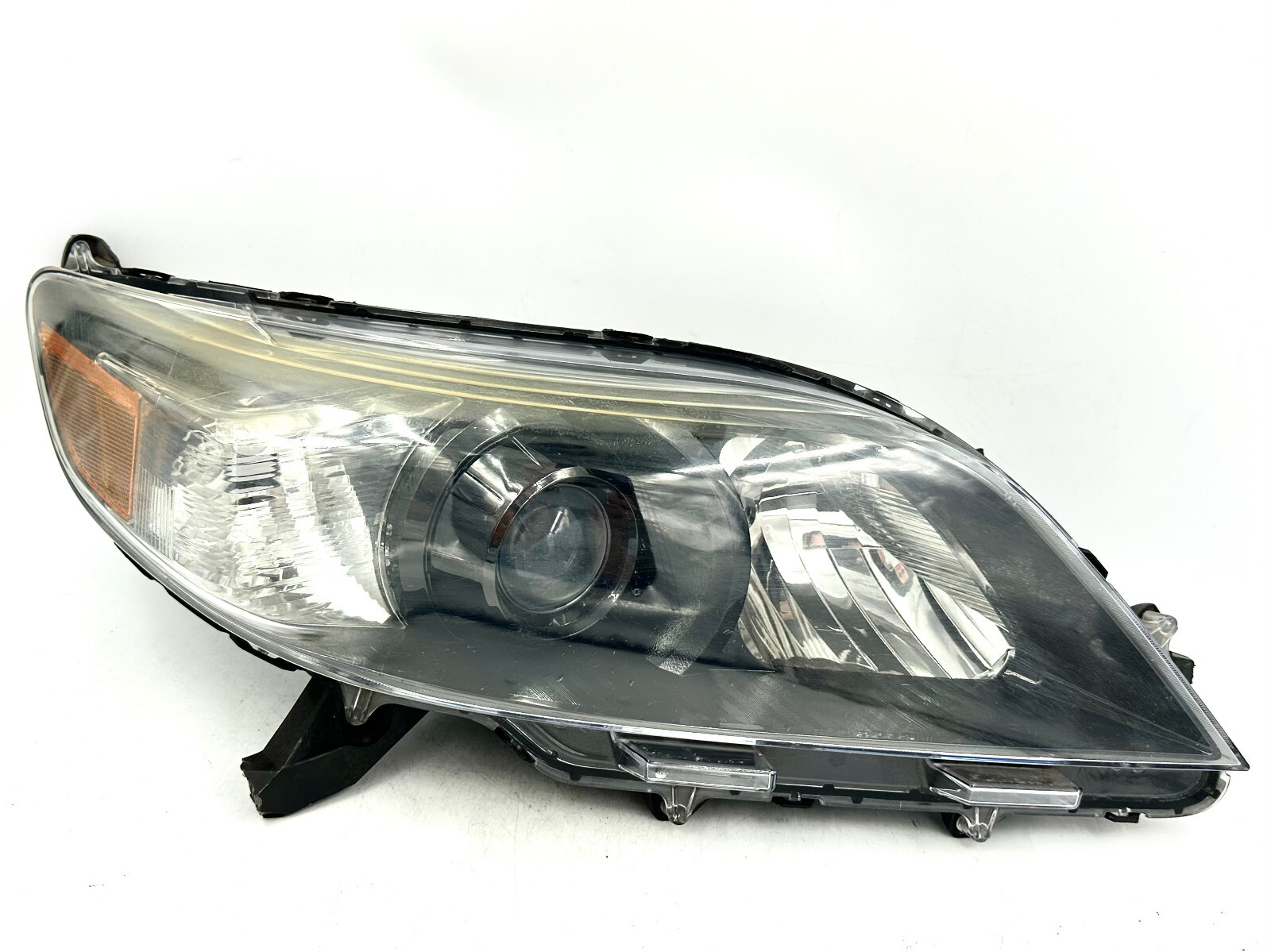 OEM 11-14 Toyota Sienna Halogen Headlight Passenger RH Black Trim 81110 ...