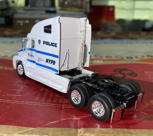 Kitbash 1/64 Freightliner Mobile Command Post NYPD NEW YORK POLICE ...