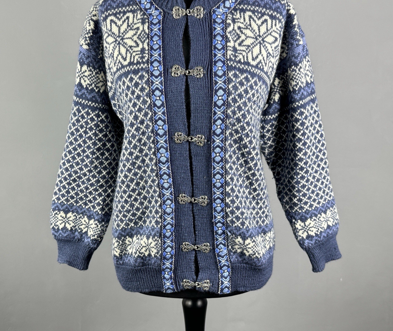 NORWOOL Blue White Wool Fair Isle Nordic Pattern Clasp Cardigan Sweater ...
