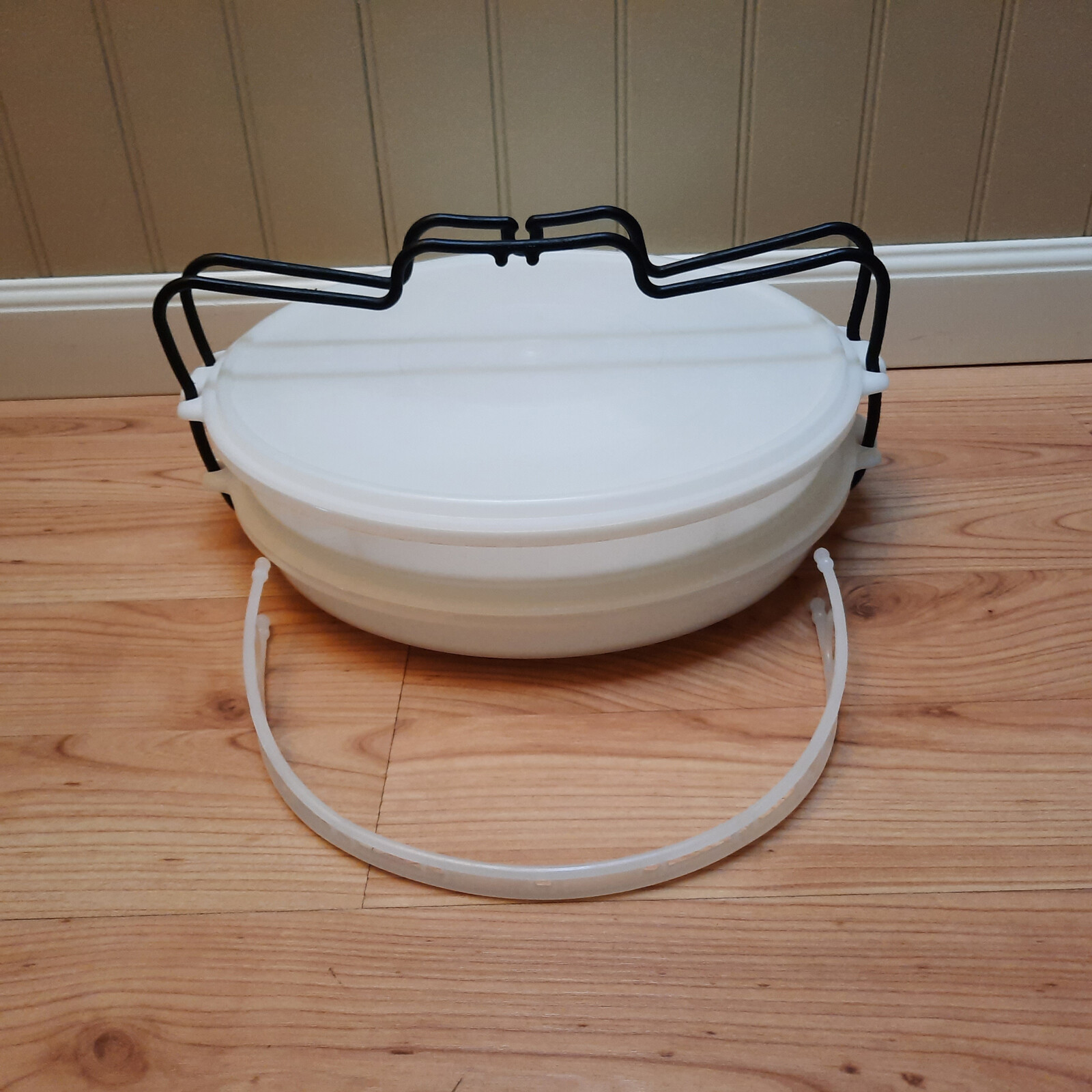 Lot 2 Tupperware 405-1 Divided Party Serving Tray Lid 224-16 Cariolier ...