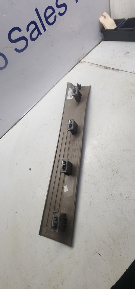 2011-2017 DODGE GRAND CARAVAN FRONT RIGHT DOOR SILL SCUFF STEP COVER ...