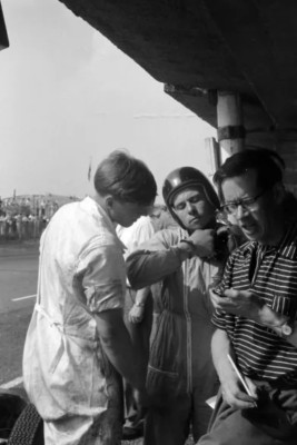 Jim Clark tightens his helmet 1960 Formula 1 Motor Racing 4x6 Photo | eBay