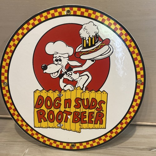 VINTAGE DOG N SUDS PORCELAIN SODA BEVERAGE ROOT BEER MUG GAS PUMP PLATE ...