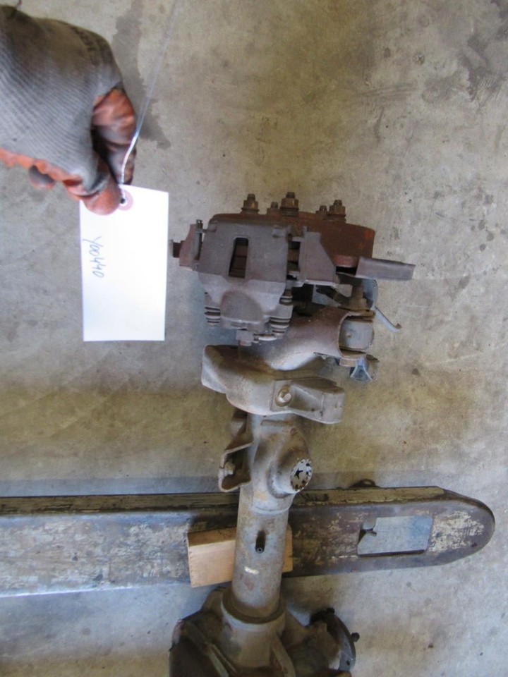 2000 Ford Expedition rear back differential axle assembly end housing ...