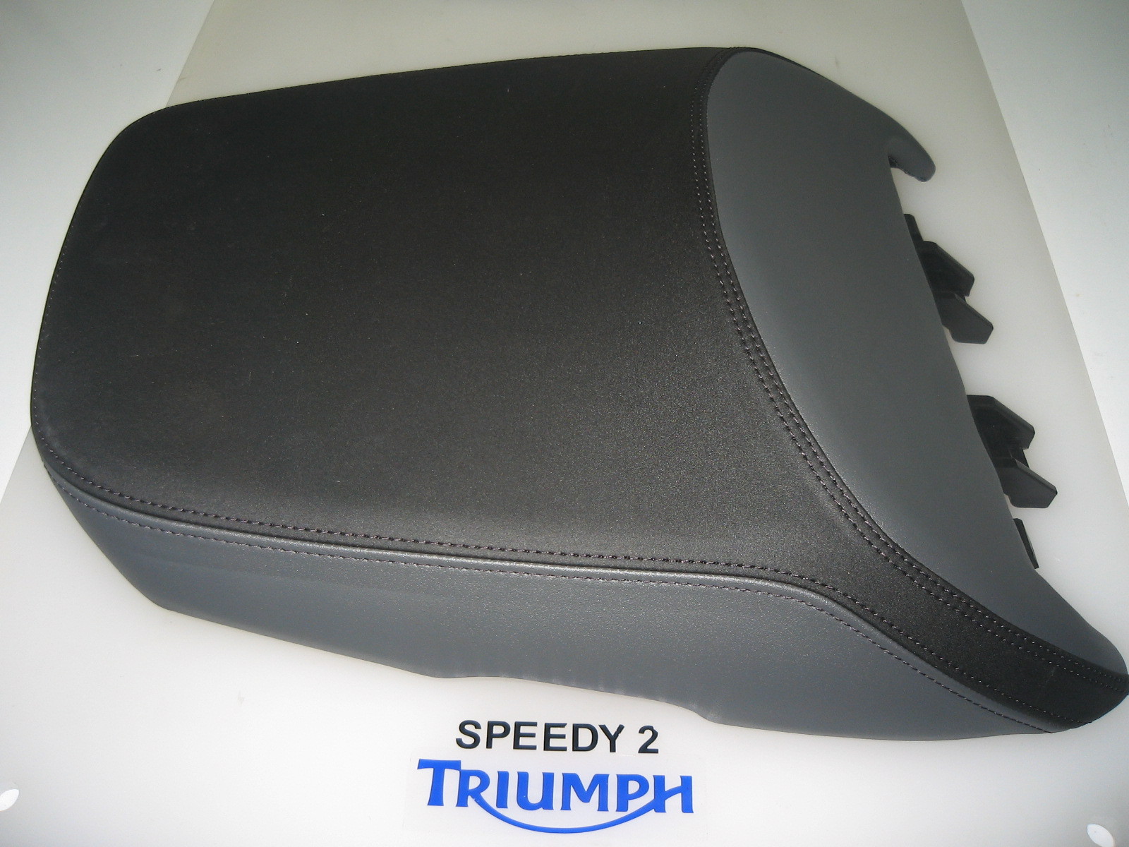 TRIUMPH TROPHY 1215 1215 SE REAR SEAT PILLION SEAT P/N 2305025 | eBay