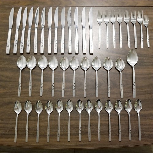 Oneida Capistrano 45 PC Flatware Set Knife Dinner Fork Soup Spoon ...