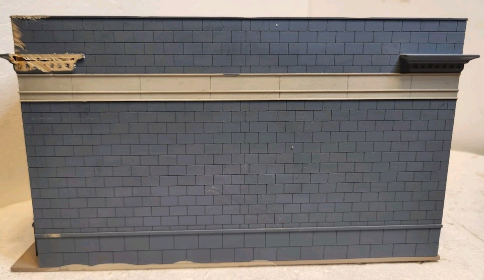 Farmers & Merchants Bank HO Scale Built-up Painted Used | eBay