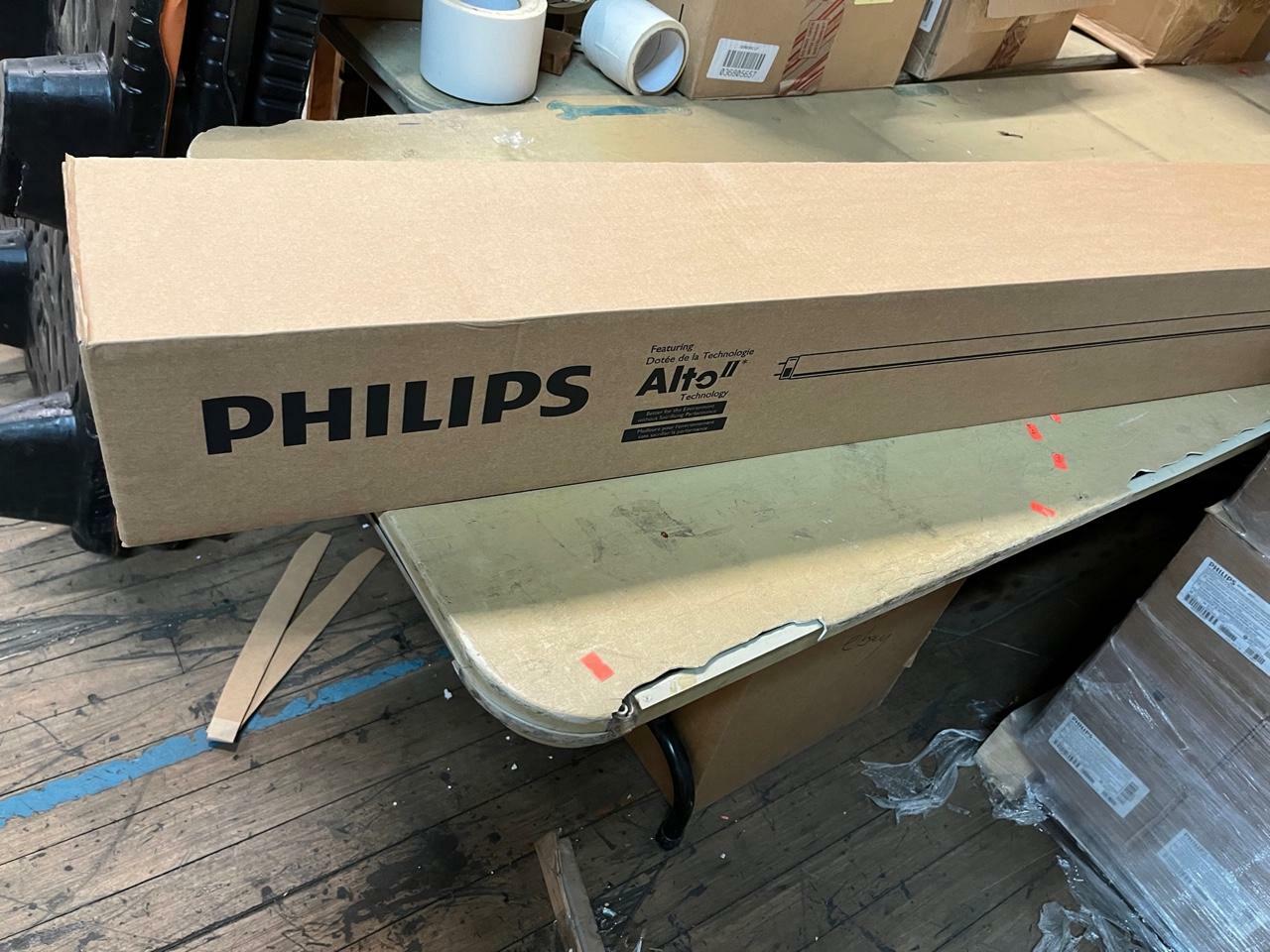 PHILIPS 281022 28WATT (30 BULB CASE) (47 CASES) (1410 BULBS) | eBay