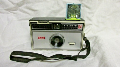 VINTAGE 1960s KODAK INSTAMATIC 104 CAMERA WITH UNUSED FLASHCUBE | eBay