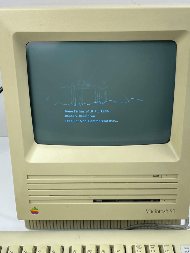 Vintage 1988 Apple Macintosh SE M5011 Computer W/Keyboard & Mouse ...