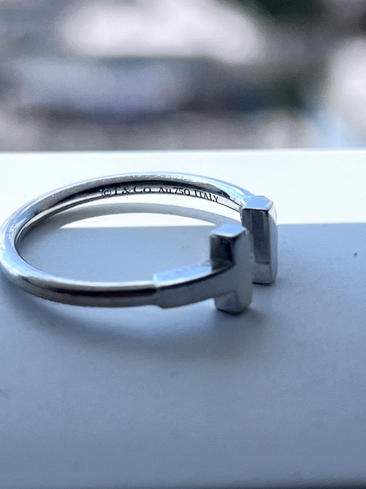 Tiffany & Co. T ring. Iconic Tiffany and Co. Ring - Gem