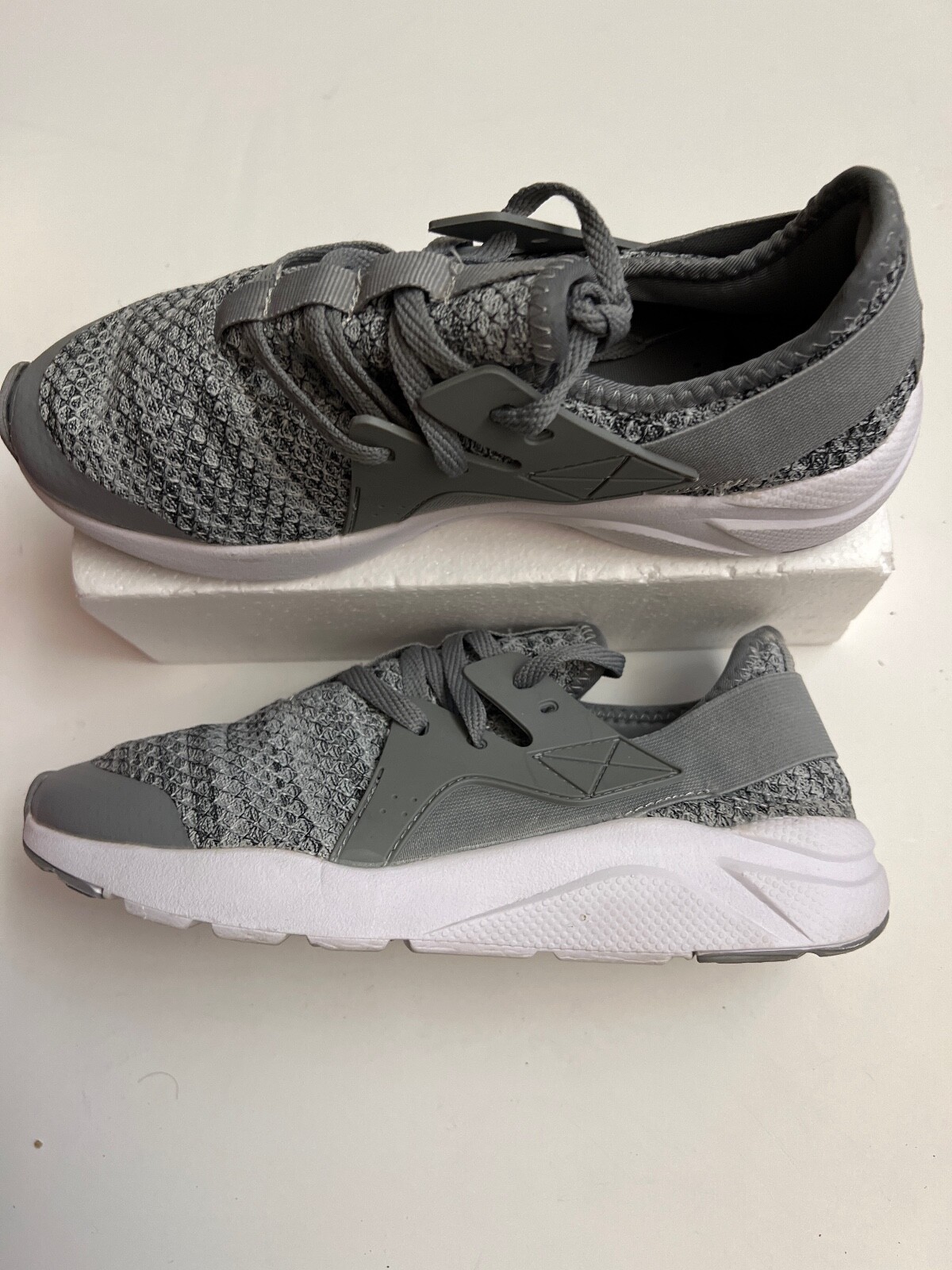 AVIA Caged Mesh Athletic Gray Women Lace Up Shoes Rubber Sneaker Size 8 ...