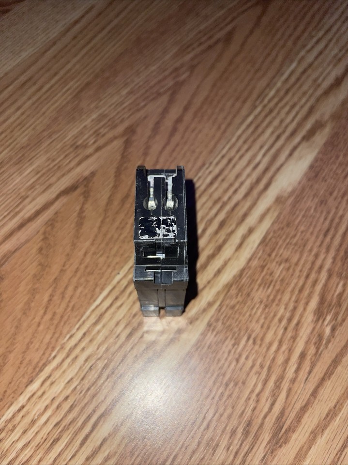 New Homeline HOMT2020 Two 1 Pole 20 Amp 120/240V Tandem Plug In Square ...