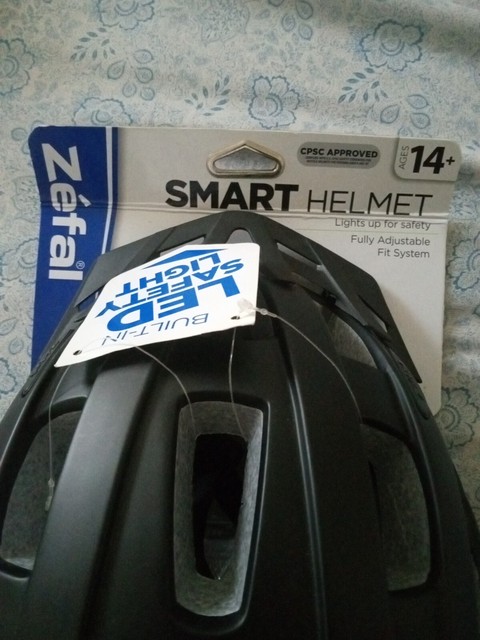 Zefal Black Smart Light-up Bike Helmet Universal Dial Fit 17 Vents 2 ...