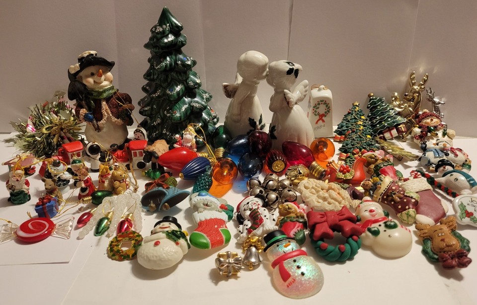 Lot Of Christmas Item 22 Brooches Ceramic Tree Kissing Angels Snowman ...