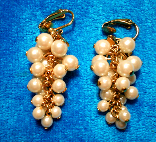Vintage Pearl Grape Clusters Dangle Fashion Earrings - Clip On - Gold ...