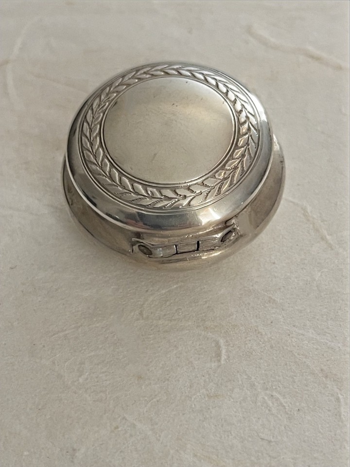 VINTAGE SILVER PILL BOX IN EXCELLENT CONDITION, HALLMARKED 800 GEBRUDER ...