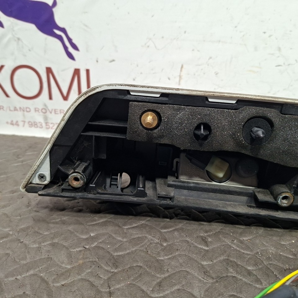 LAND ROVER DISCOVERY 4 L319 13-16 TAILGATE BOOT HANDLE TRIM IN FUJI ...