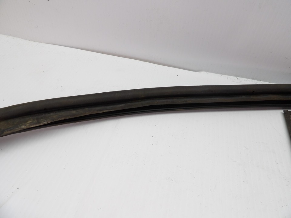 Ford Excursion Rear Barn Door Weather Stripping Molding Left And Right ...