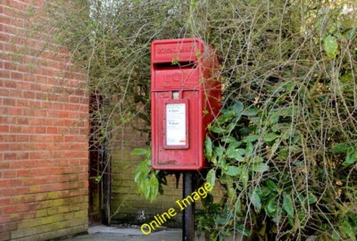 Photo 6x4 Letter box, Whitehead Post-mounted EIIR letter box (BT38 287 ...