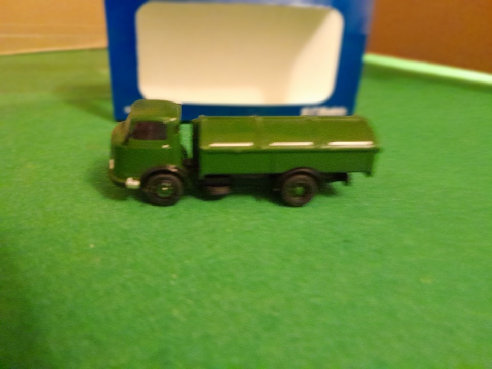 BASE TOYS 1.76 A003- KARRIER BANTAM SIDE LOAD REFUSE TRUCK CIR 1975 ...