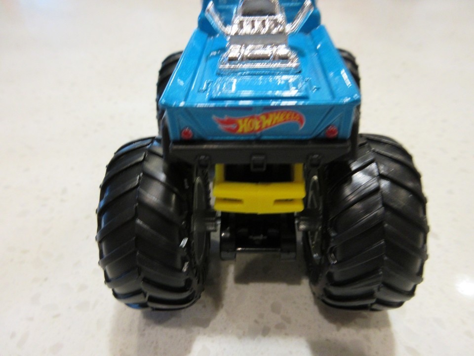 2025 Hot Wheels JEEP FC Monster Trucks Crash Legends Toy Pickup Truck ...
