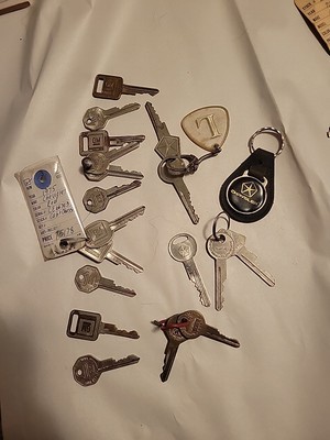 Vintage Lot of 18 GM Chevrolet Keys Keychain Car Auto 1970s? Keychain ...