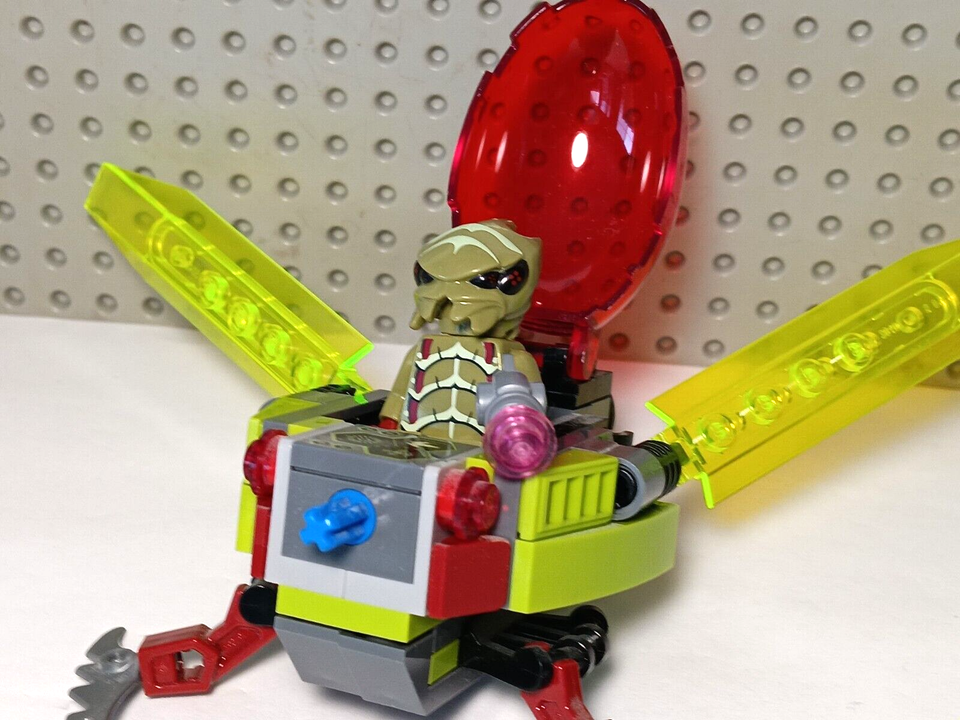 LEGO Alien Minifigure BUGGOID Insect with Vehicle Spaceship insectoid ...