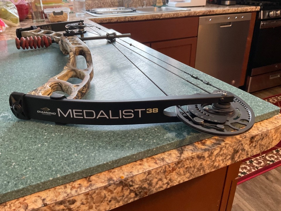 Diamond Medalist 38 target compound bow, black. | eBay