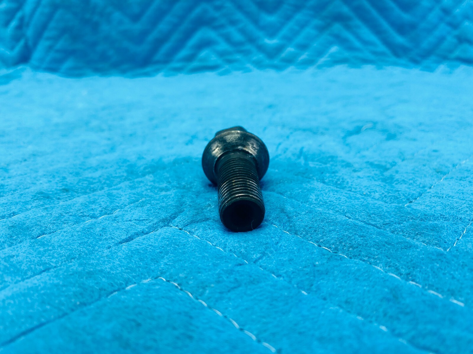 Genuine Mercedes Wheel Lug Bolt 0009901707 OEM | eBay
