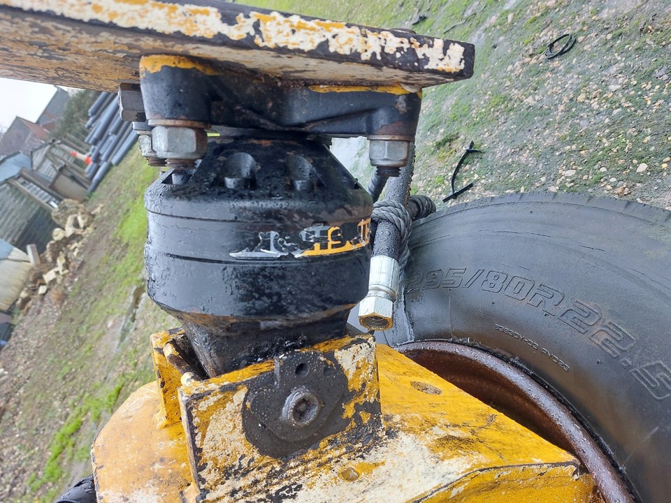 Cutting header, Digger Bucket or Log Grab. 360 degree rotator ...