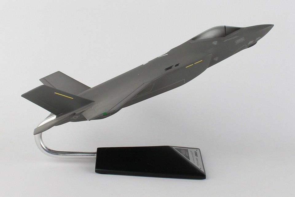 USAF Lockheed Martin F-35A JSF CTOL Desk Top Display 1/48 Model Jet XX ...