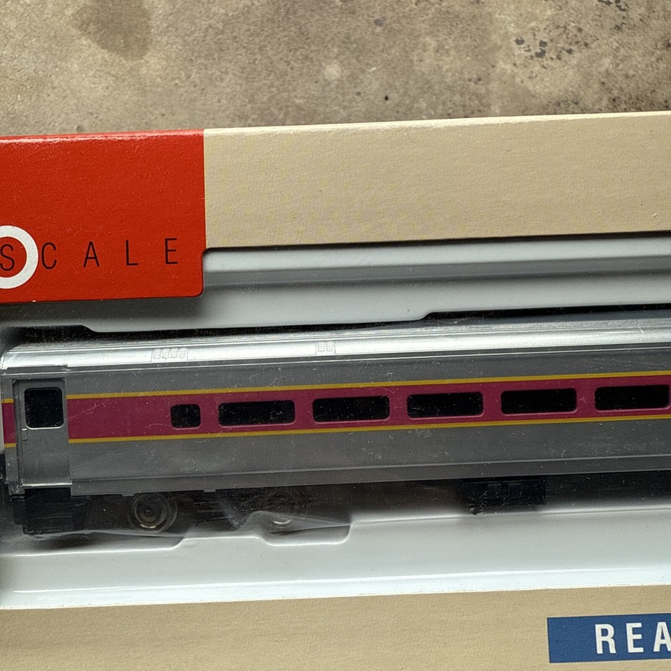 Walthers RTR HO MBTA 85' Horizon Commuter Coach Passenger Car 932-6073 ...