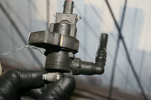 07 MERCEDES W164 GL450 EVAP VENT PURGE VALVE A 0004703993 GENUINE OEM ...