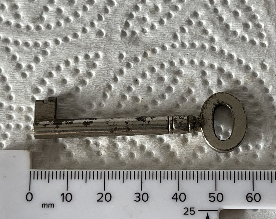 Vintage Metal Steel Skeleton / Ornament / Escape Room Key ~5.5cm #55 ...