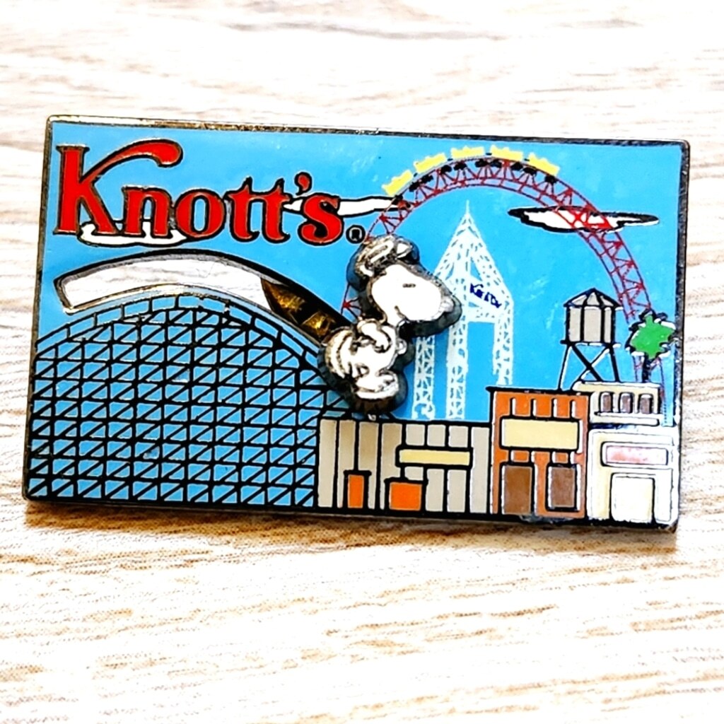Rare Vintage Knotts Farm Snoopy Movable Pin Peanuts - Gem