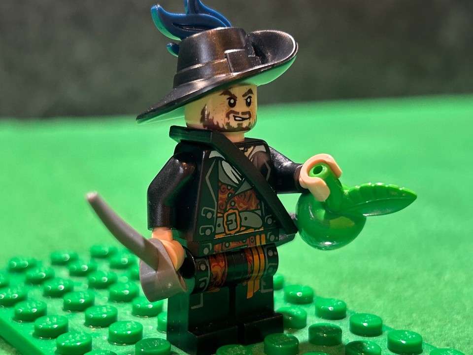 LEGO PIRATES OF THE CARIBBEAN HECTOR BARBOSSA MINIFIGURE FROM SET 4181 ...