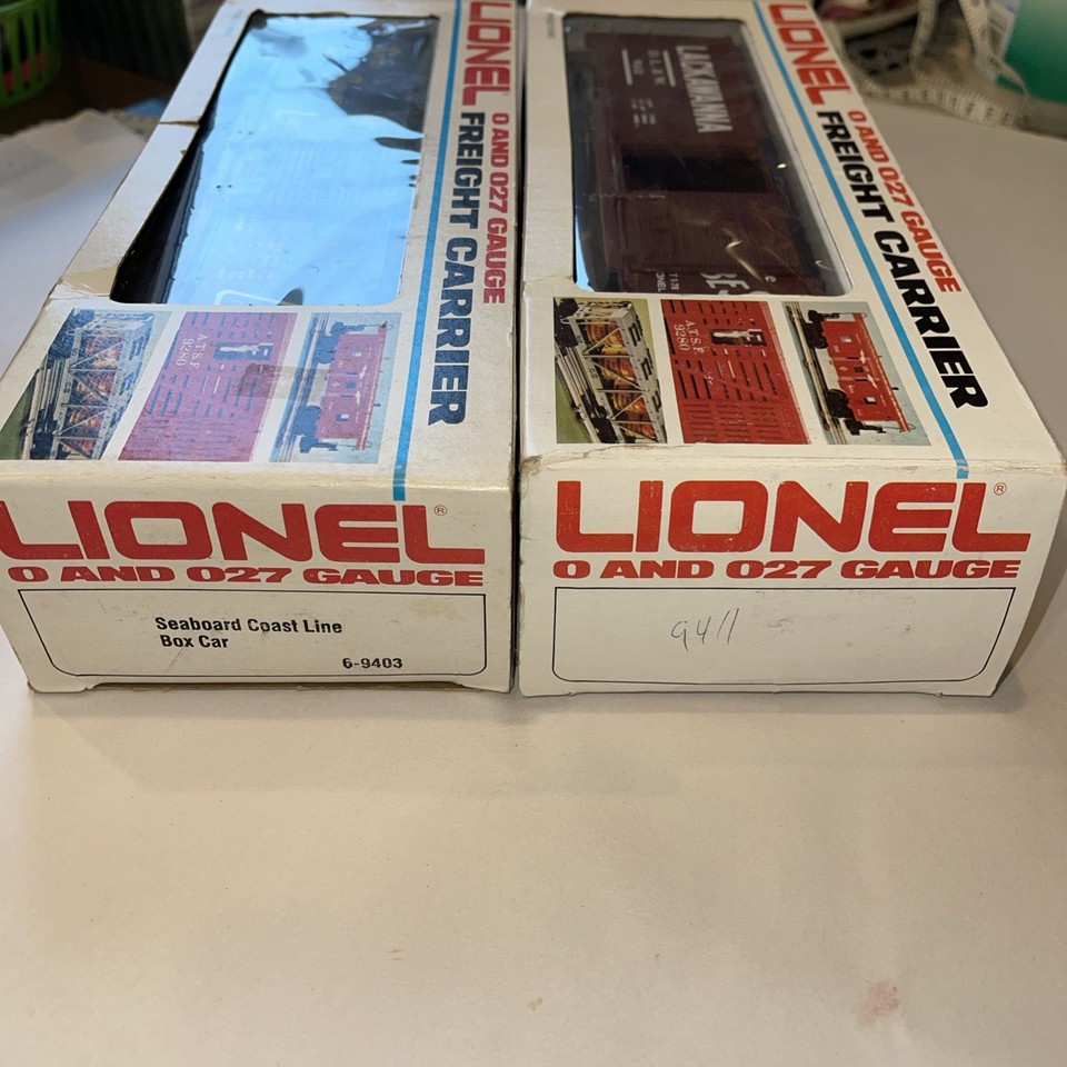Lionel O Gauge Lot: SCL Box Car 9403 & Lackawanna Box Car 9411 w/ Boxes ...