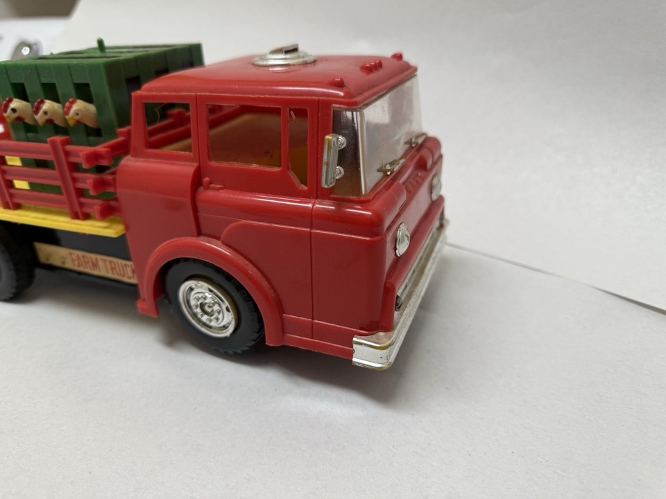 Marx Farm Truck Battery Operated Vintage Plastic 1960s Cow Chicken Pig ...