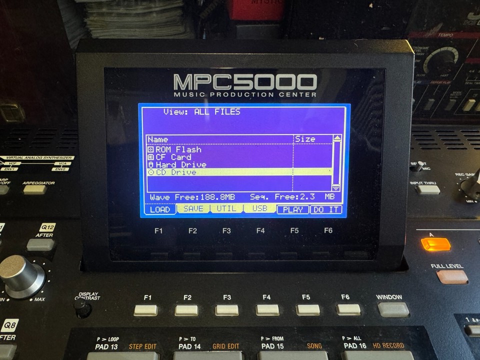 AKAI MPC5000 MPC 5000 Drum Pads Sampler , Loaded 192 meg/CD/HD/CF ...