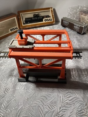 Tyco HO Scale Operating Piggyback Loader Unloader Depot Train Accessory ...