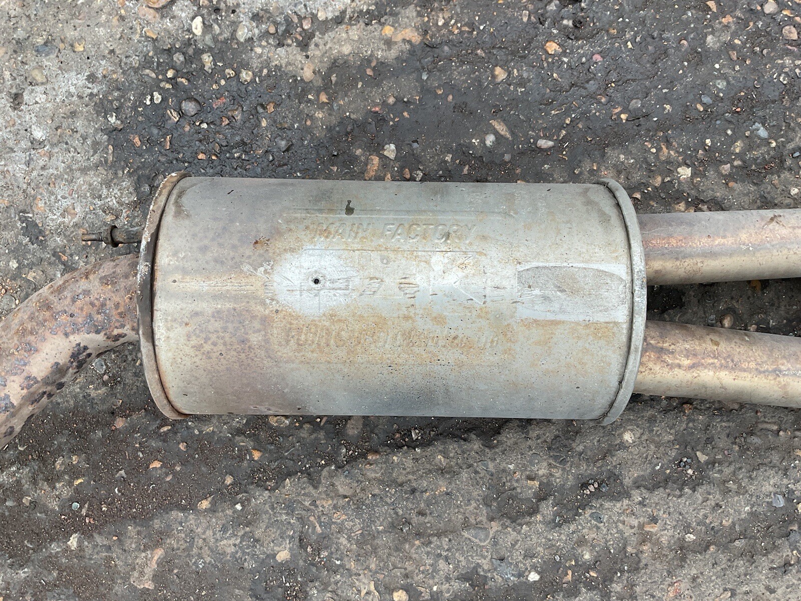 2004 NISSAN ELGRAND E51 REAR EXHAUST BACK BOX | eBay UK