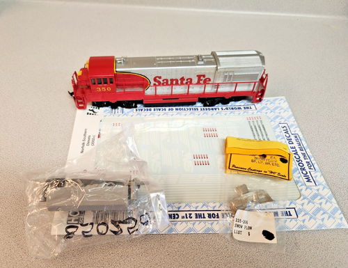 HO Bachmann Spectrum GE C40 Dash 8,DCC w/ sound, lighting, 8 TOFC cars ...