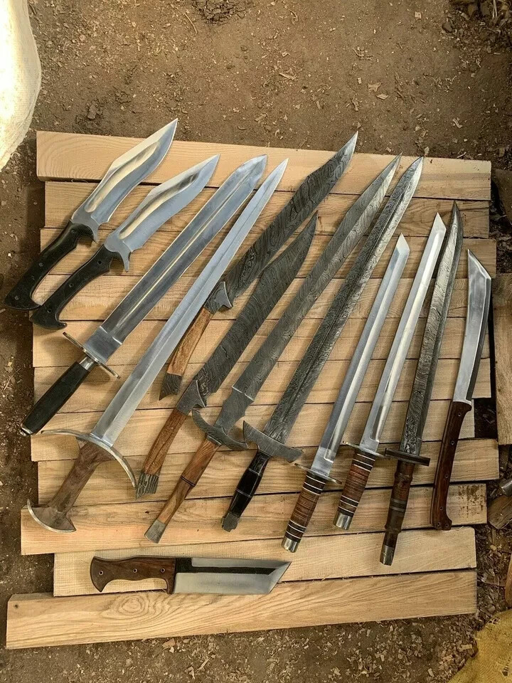 Mixed Lot of 13 Damascus / Carbon Steel 10 Swords, 2 Daggers and 1 ...