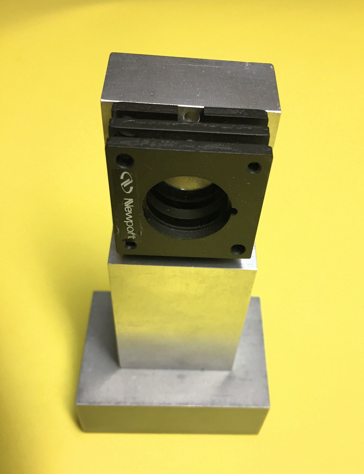 Newport MFM-075 Flexure Industrial Optical Mount on Aluminum mounts ...