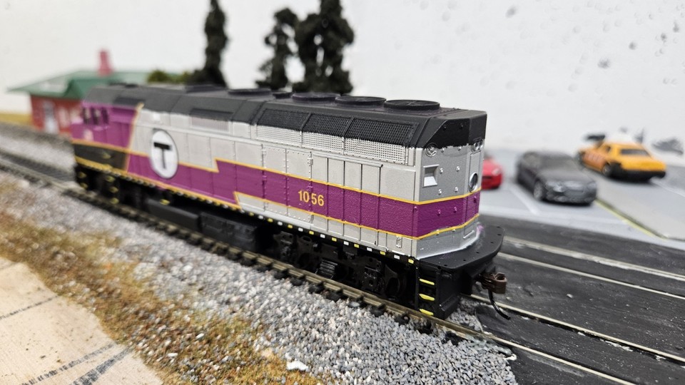 Ho Scale Walthers MBTA F40PH 1056 | eBay