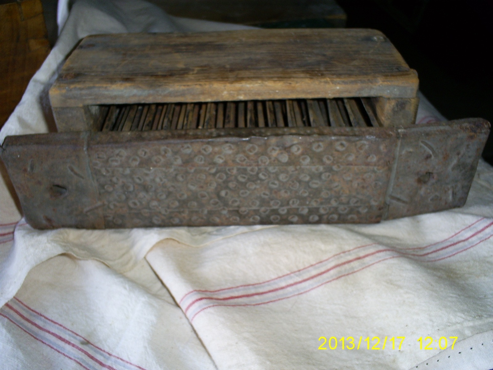 Antique Primitive Flax Comb Carding Farm Tool Cloth Linen Box Cover ...