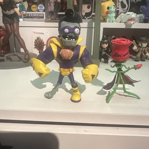 Diamond Select Plants vs Zombies GW 2 Super Brainz Vs Rose Action ...